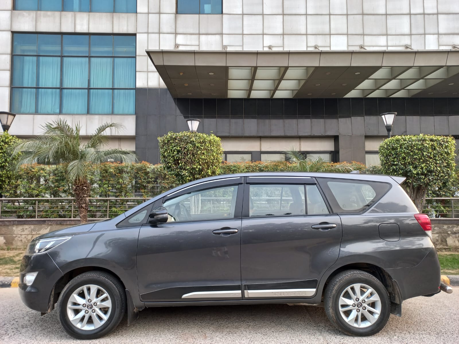 Toyota Innova Crysta 2.4 GX – Trusted Autoz